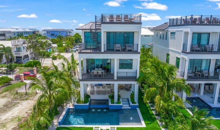 Hook Wine And Sinker ~ Walk To Beach/rooftop Deck - Anna Maria Island, FL