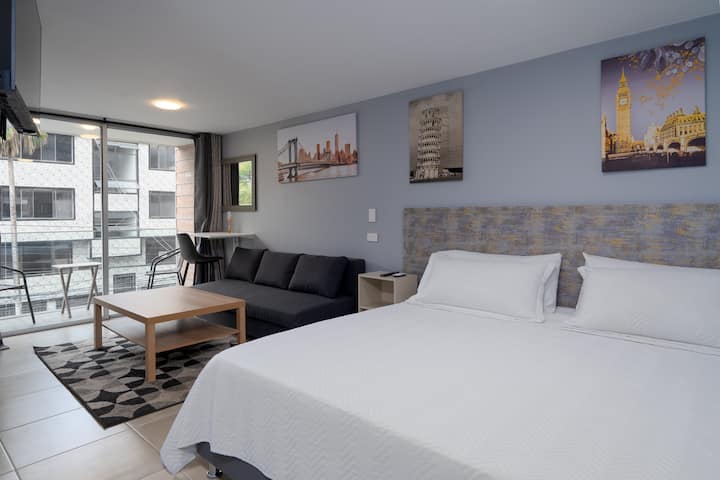 King Size Bed Balcony & Parking - Cali