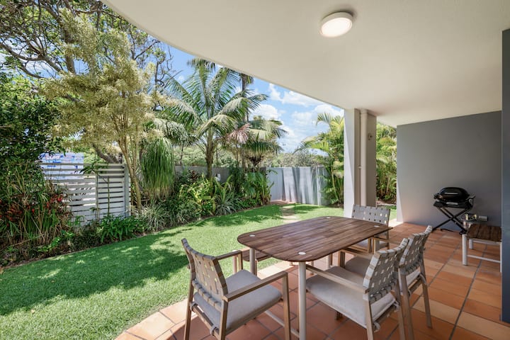 Pawfect Coastal ~ Pet Friendly, Beachfront, Pool - Noosa