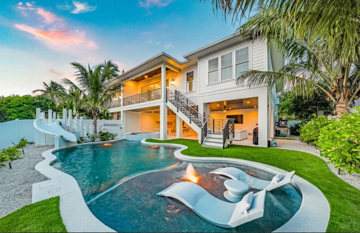 Siesta Bliss ~ Luxury Waterfront Retreat - Siesta Key, FL