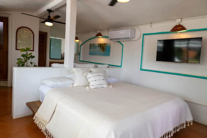 Agua Azul | King Bed + Single | Ocean View Balcony - Sayulita
