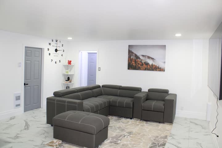 Home In Kingston Close To Downtown W/parking - Kingston, Canadá