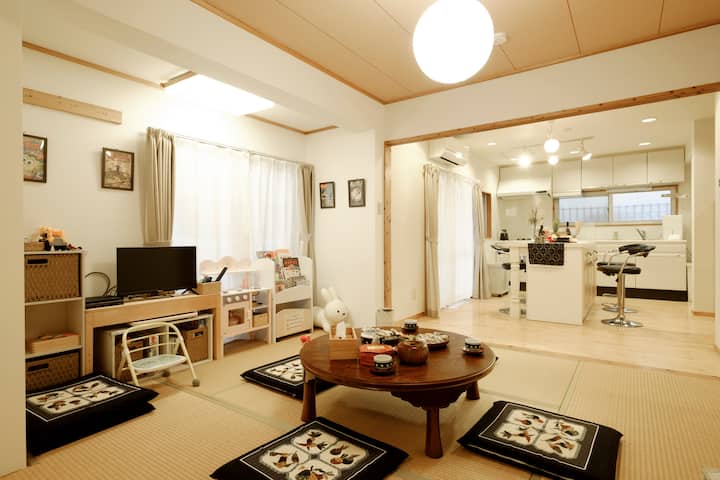 那覇の中心地！国際通り徒歩圏内の駐車場付き古民家風ハウス｜グループ旅行、三世帯旅行にも最適 - Naha