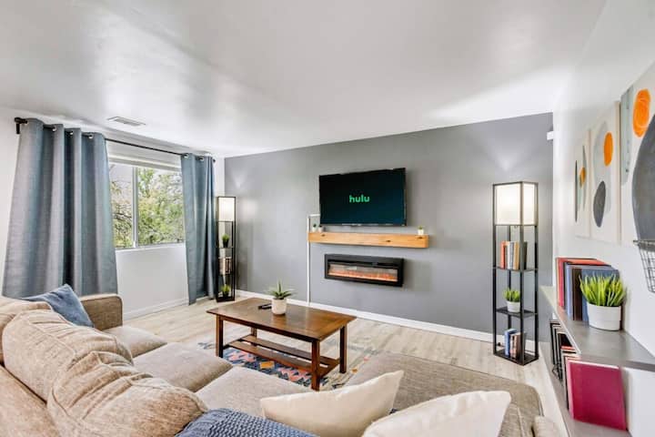 2br Downtown Slc Apt Close To Temple Square*wi-fi - Salt Lake City, UT