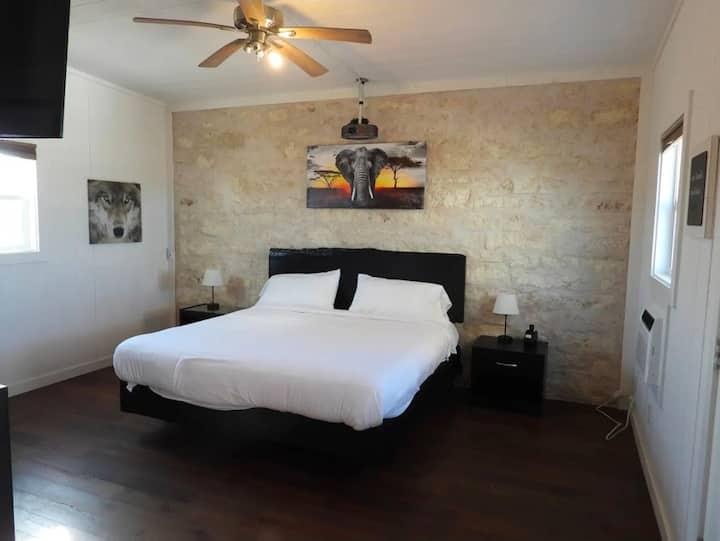 "Tranquil Charm At The Cozy Casita - Sweet Home!" - Bastrop, TX