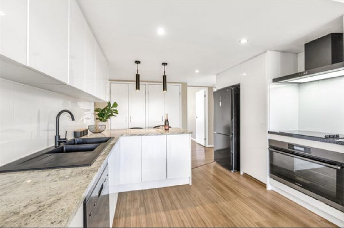 Private room + bathroom + balcony - Flats for Rent in Fortitude Valley ...