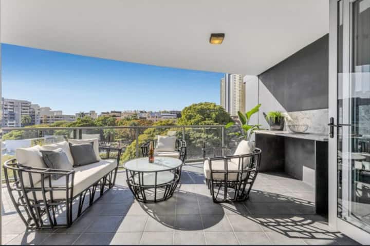 Private Room + Bathroom + Balcony - Windsor, Australia