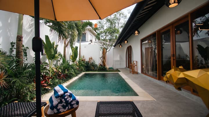 Elegant Tropical Villa With Private Pool - Legian