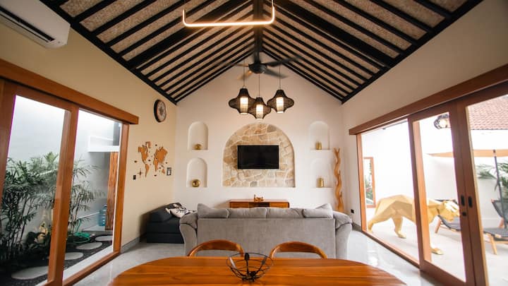 Elegant Tropical Villa With Private Pool - Legian
