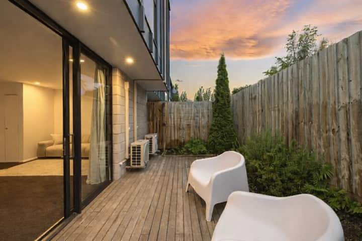 Free Parking | Walk To One Nz Stadium | 2br/2ba - New Zealand