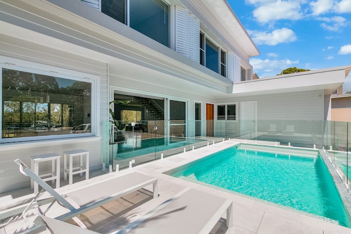 Casa Del Creek~ Direct Creek/beach Access & Views - Hastings Point