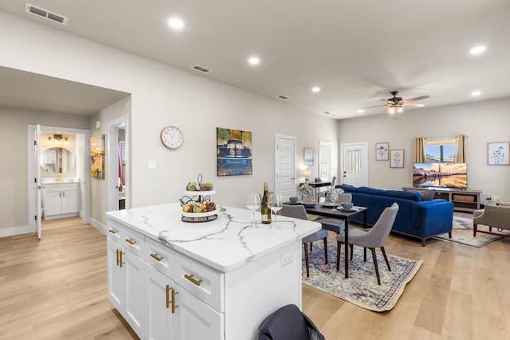 The Gold Standard | 5 Minute Drive To Stargate - Abilene, TX