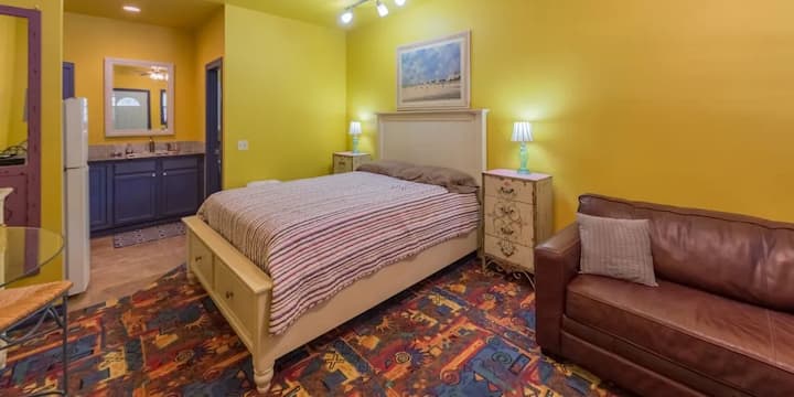 The Beach Theme Efficiency Apartment - Three Rivers, TX