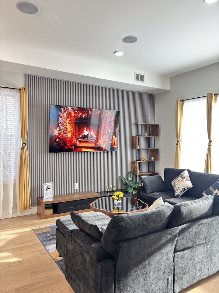 Luxe Penthouse | Parking | Mins To Ny & Metlife! - Jersey City, NJ