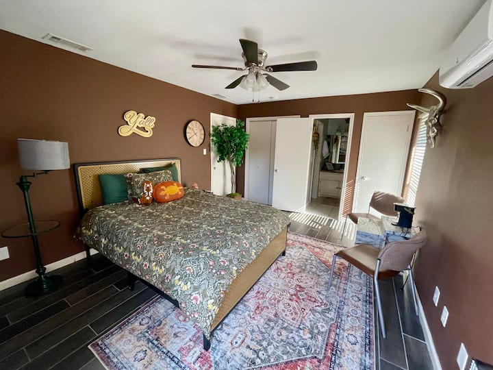 Western Suite (No Children, No Pets) - McAllen, TX