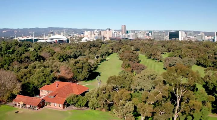 Epic City/golf Course View-adelaide Oval-king Bed - Port Adelaide