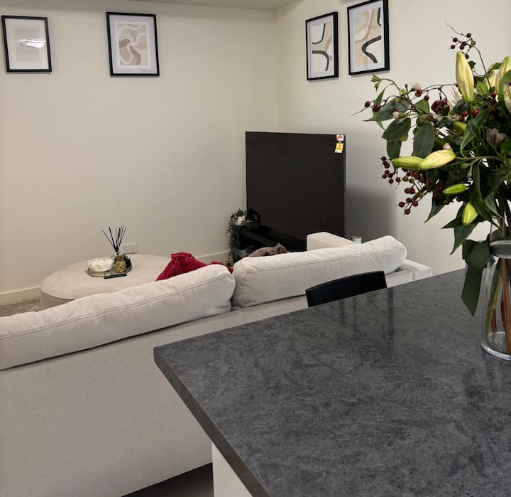 Quiet & Comfy Stay In Mawson Lakes - Adelaide