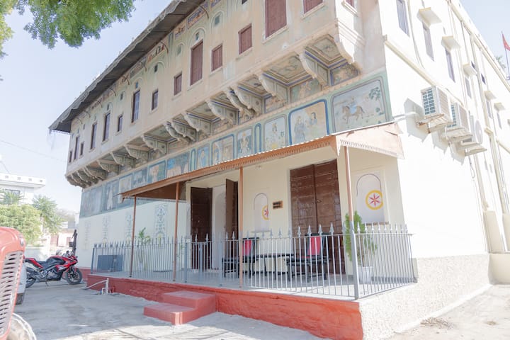 Jeevan Haveli Heritage Hotel & Museum - Nawalgarh