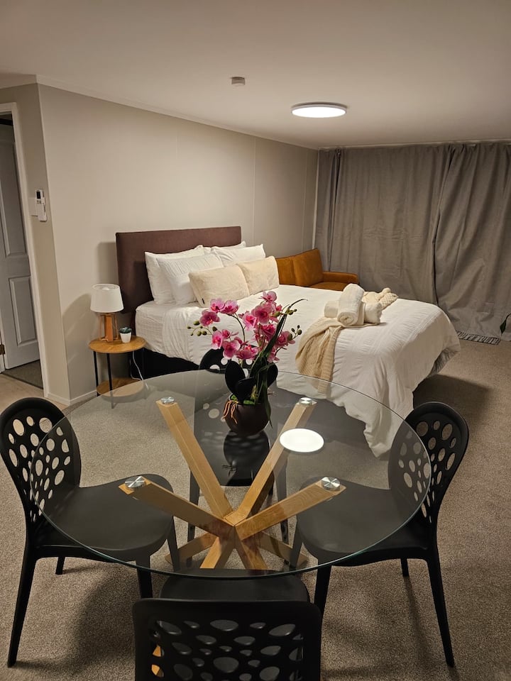 Guest Suite, Sleeps 4. - Waitara