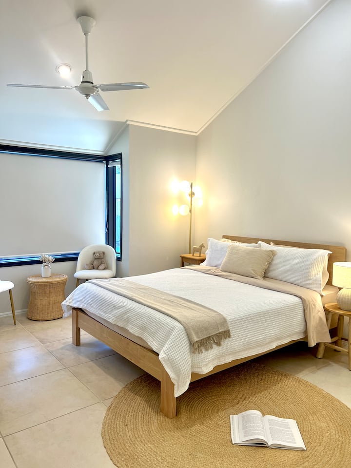 Sunlit Room - Warm Glow, Relax, Cozy - Waiheke Island