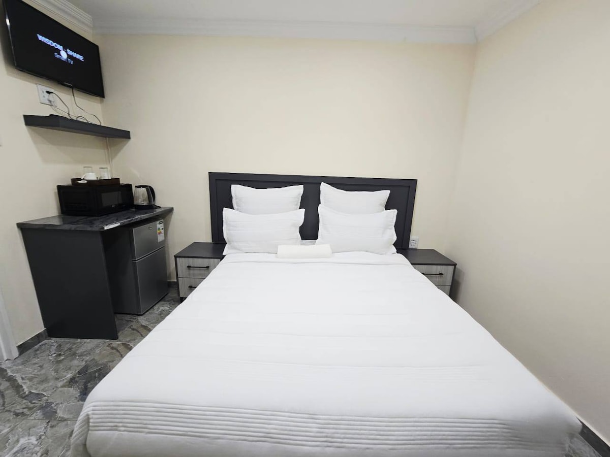 Glory Guest House, Warm Welcome Home Away! - Houses for Rent in ...