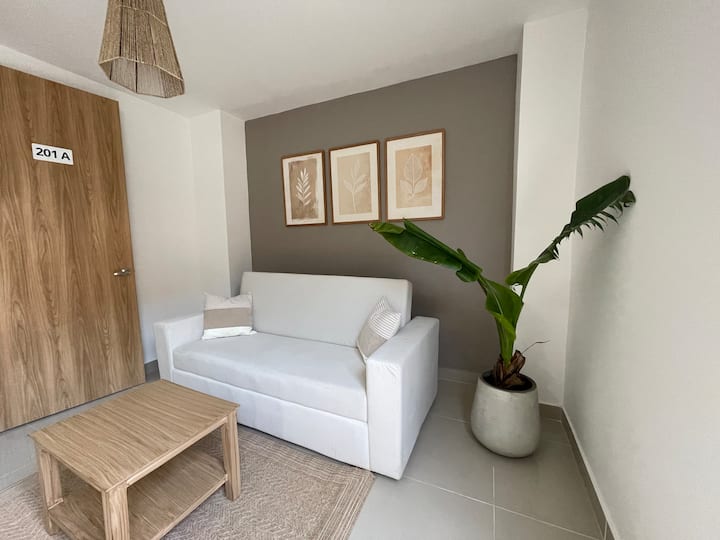 Con Terraza, Cerca Al Malecón, A Pasos De Un Oxxo - Barranquilla