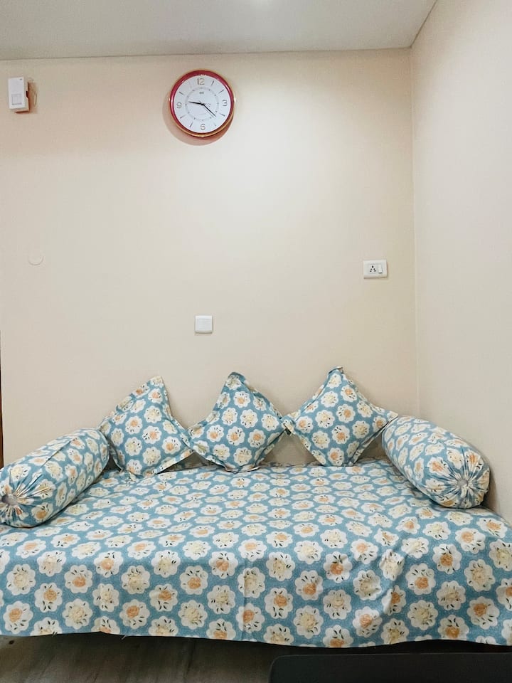 Falcon Nest Stay 1bhk Hall & Kitchen @ Hyderabad - Hyderabad