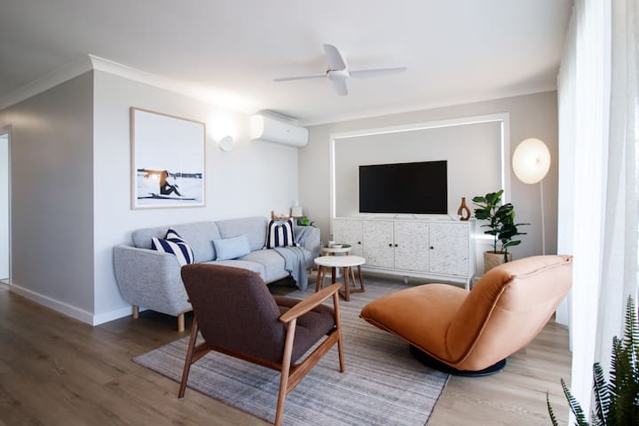 Beach Front, Dog Friendly, Near Airport, Sleeps 6 - Coolangatta