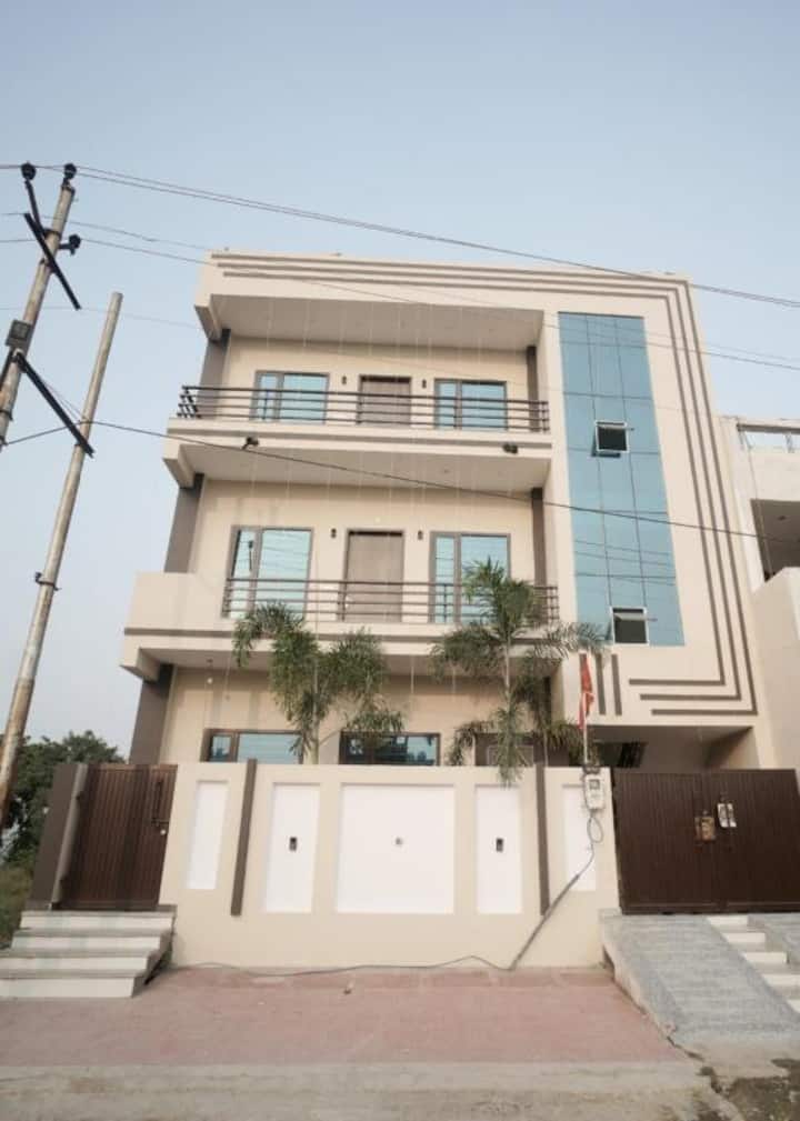 Hare Krishna Homestay For Global Travellers Stay - Agra