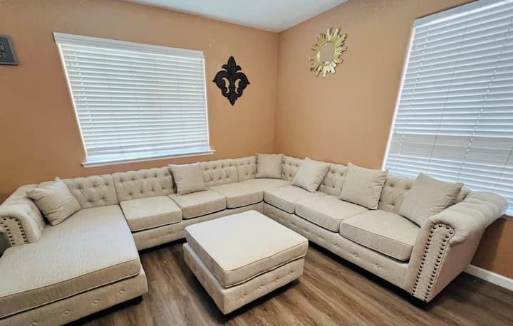 Single-story 4 Bed 2 Bath And A Big Backyard. - Madera, CA