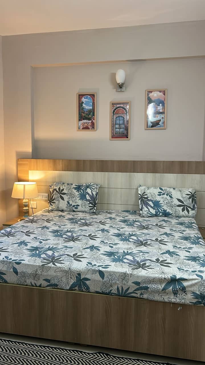 Stylish And Cozy Studio Flat Near Prem Mandir - Vrindavan