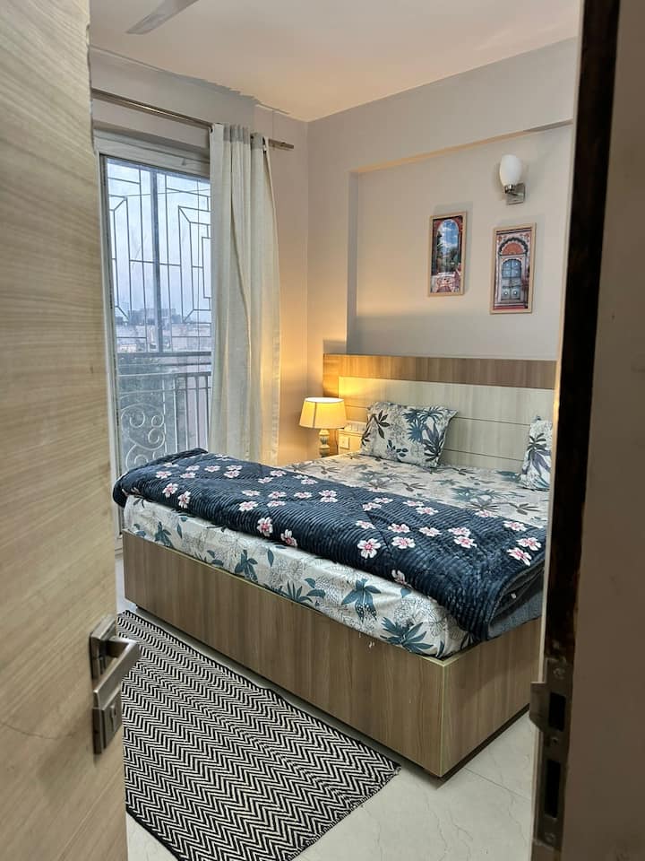 Radhe Bliss - A Cozy Studio - Vrindavan