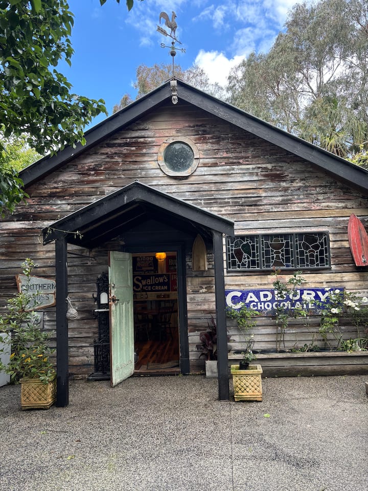 Nostalgic Rustic Beach Side Cottage - Phillip Island