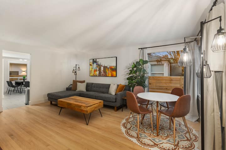 Centrally Located Bungalow | Green Lake & Parking - Shoreline, WA