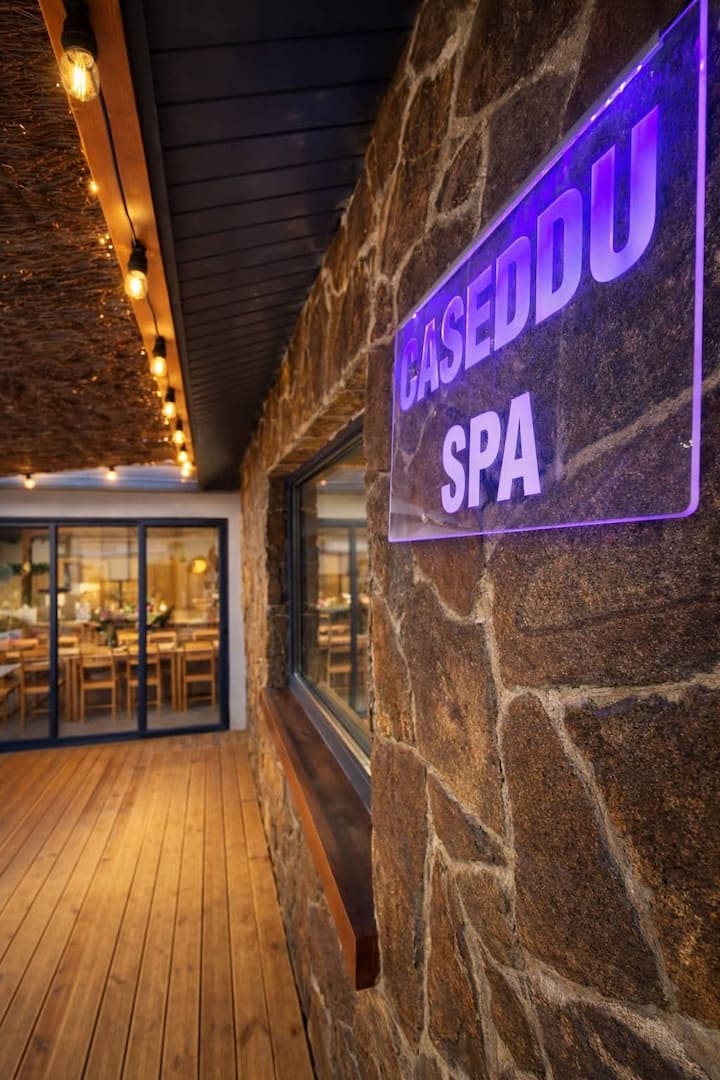 Caseddu Spa Chalet, Jacuzzi, Piscina, Sauna&salina - Romanya