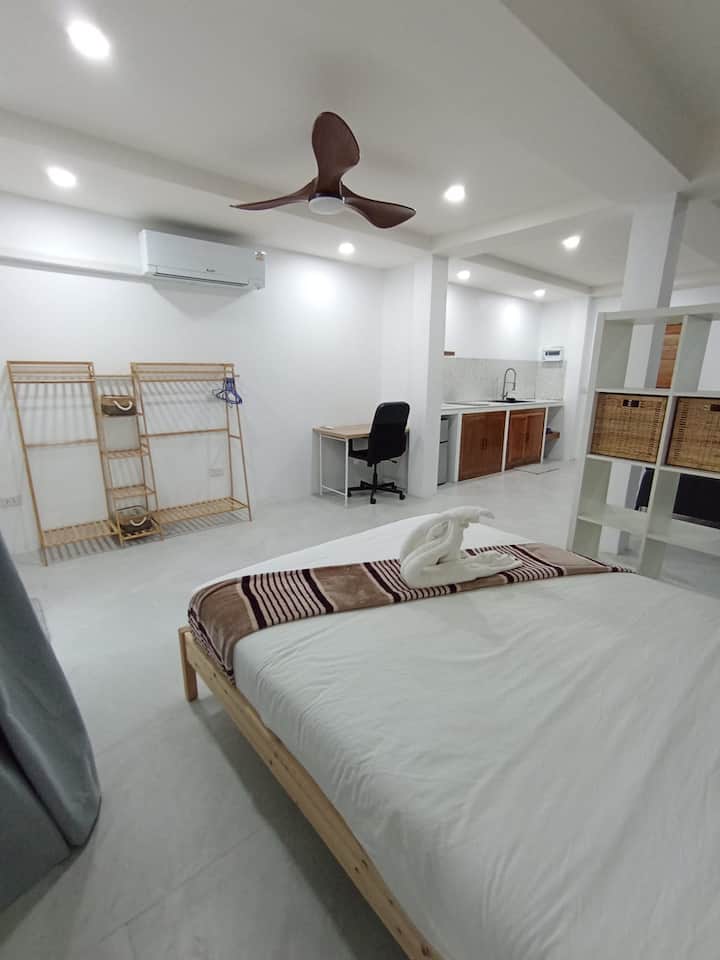 Sunken Studio
Spacious Studio Space W/character - Ko Tao