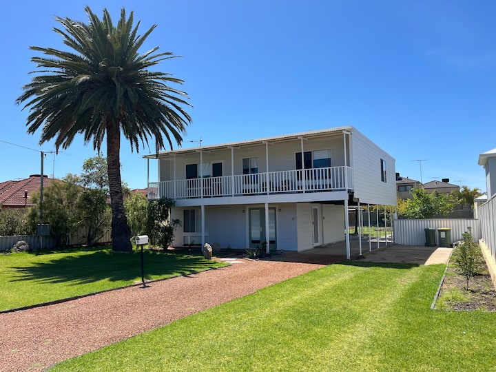 Mandurah Coastal Getaway - Modern & Spacious! - 曼杜拉