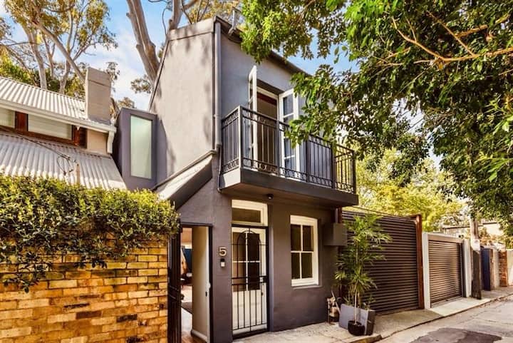 Quiet, Light-filled Laneway Retreat, Surry Hills - Surry Hills