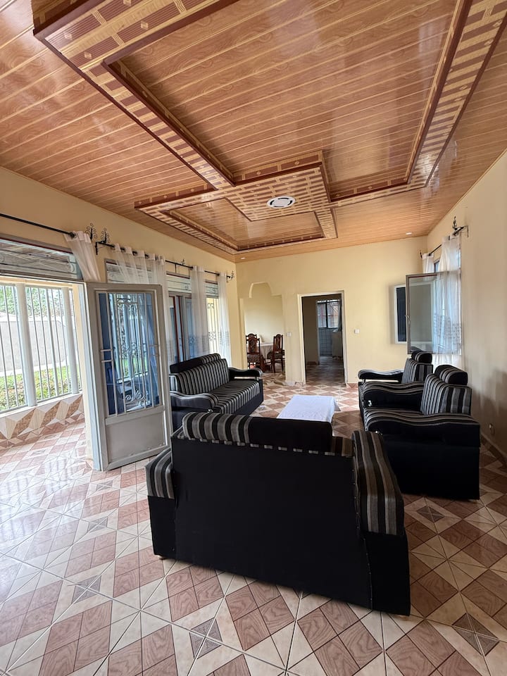 Beautiful House With Large Peaceful Garden - Burundi