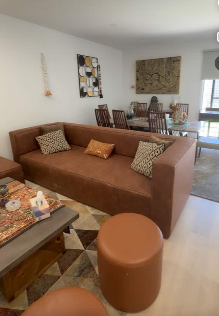 Relax, Laugh & Stay In Aintree! - Caroline Springs