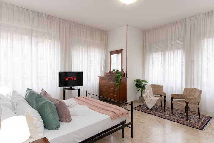 3 Downtown Suites • Piazza Salotto • 20% Off - Pescara