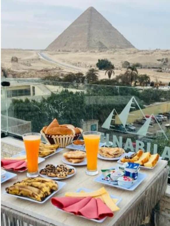 El Nabila Front Pyramids & Sphinx View 3P - Bed and breakfasts for Rent ...
