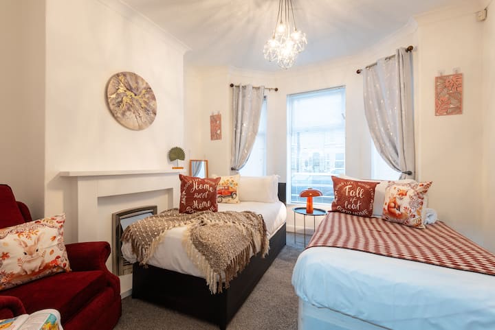4 Bedrooms Home Close To Shops, A63 Saltend Hull - Hull