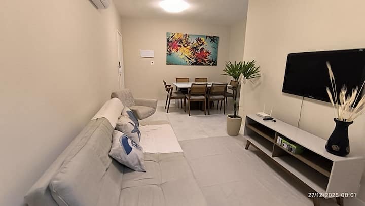 Apê No Guarujá, Ar, Wi-fi, Garagem E Praia A Pé - Guarujá