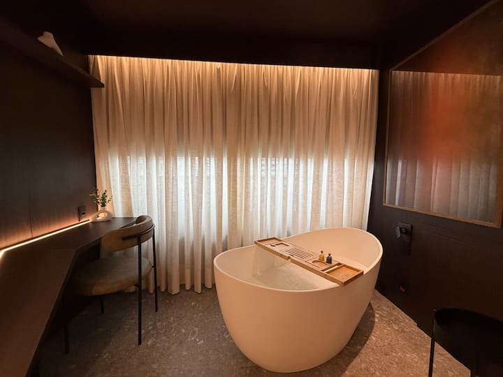 Luxury Sophistication Across From Rosewood Bathtub - Brazil