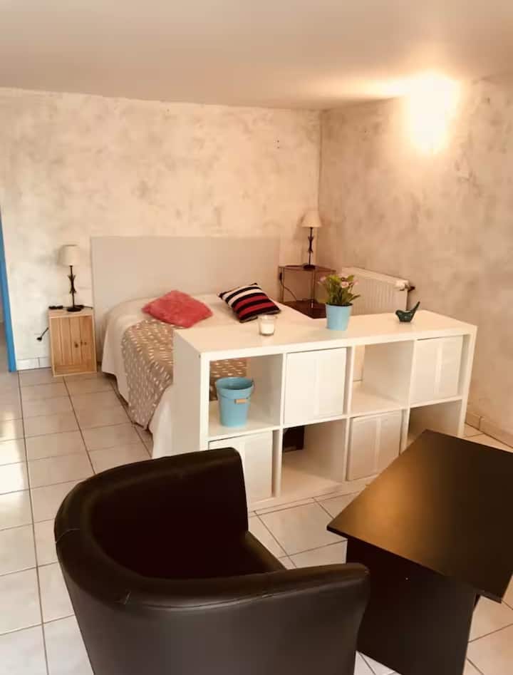 Grand Studio De 35m² - Espalion