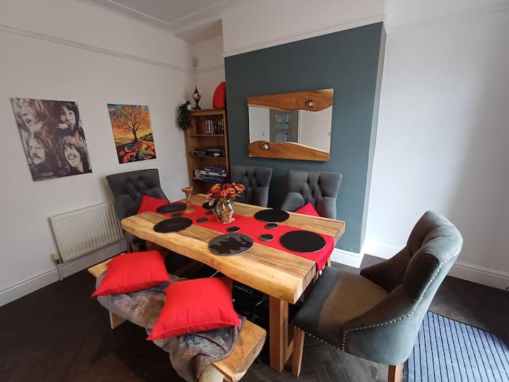 Sgt Pepper's Guest House - Liverpool