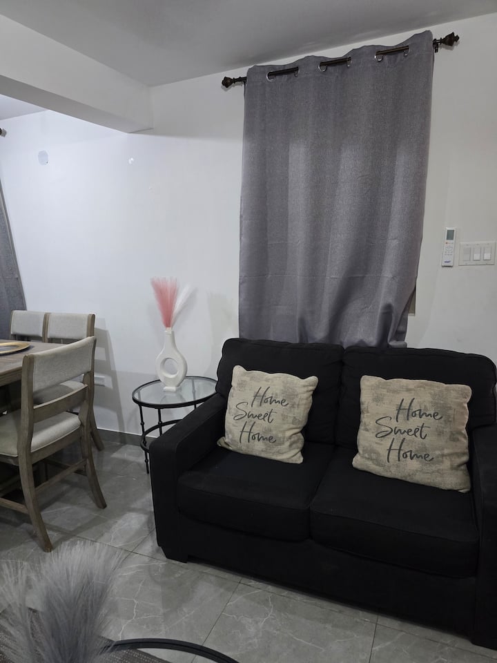 Royal's 2 Bedroom Suite - Kingston