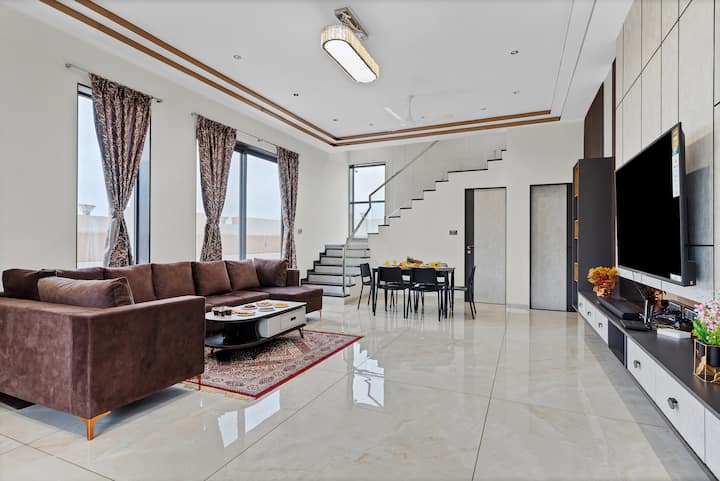 Aaramghar Stays - B8 W/pvt Pool & Breakfast - India