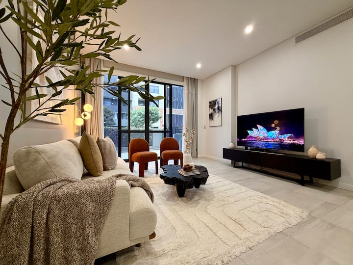 Stylish 3br Home With Large Terrace + Parking - Sydney